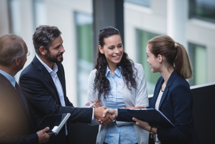 How to Effectively Communicate with Internal and External Stakeholders ...